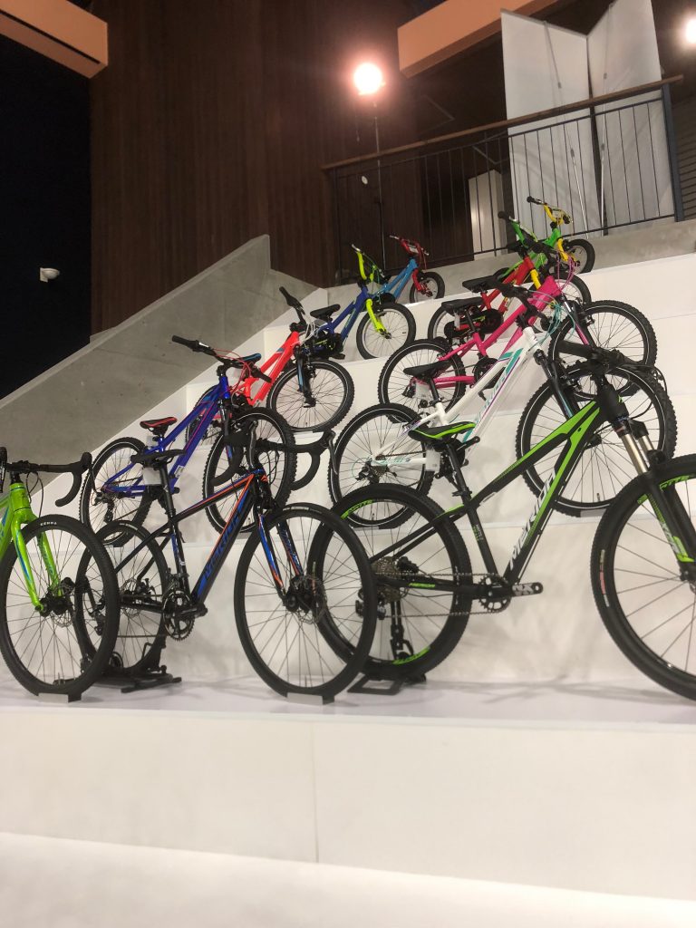 日本初!? MERIDA全モデル展示＆試乗施設 MERIDA 「X-BASE」行って来ました！ ル・サイク IZU | 自転車専門店 サイクル ...